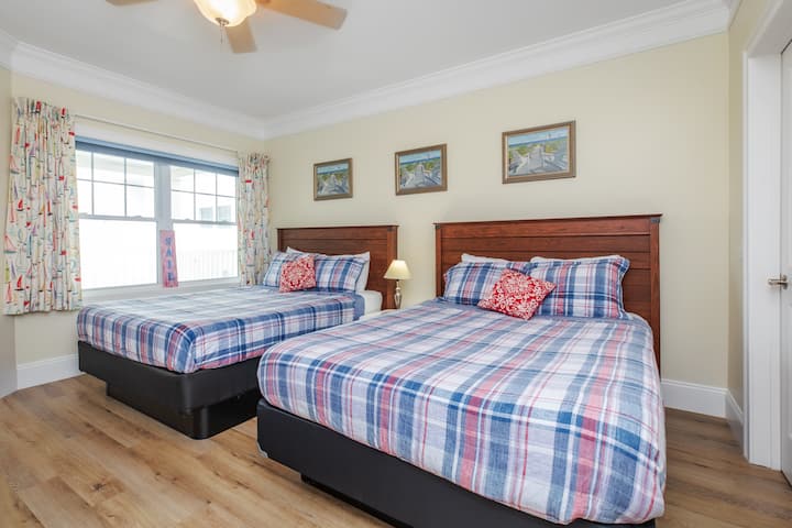 Atlantic Breeze Suites - Sunset 1 Bedroom Suite - Hampton Beach, NH