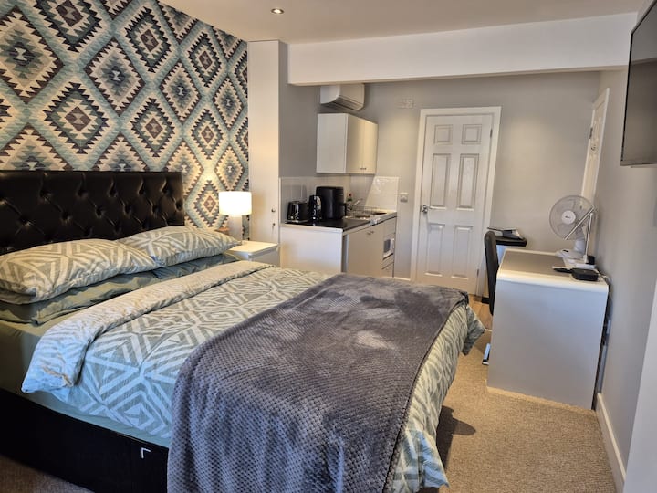 Air Conditioned, Self-contained Private Annexe - Milton Keynes