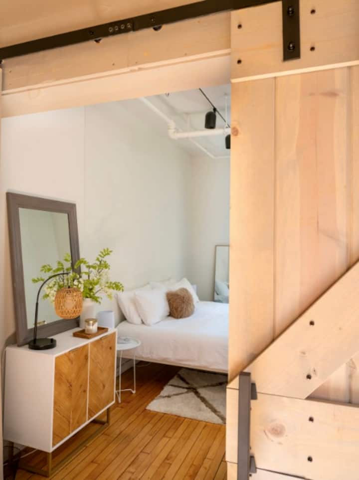 Downtown Expansive Penthouse With Rooftop Patio - Saratoga Springs, NY