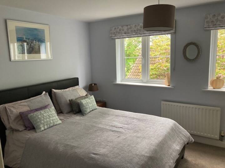 Large Bedroom With En Suite & Solo Use Snug/study - Hampshire