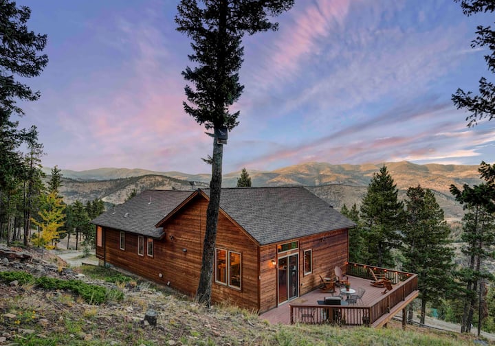 Views! Luxury Cabin. Hottub. Near Red Rocks, Parks & Trails. Sleeps 8 - Evergreen, CO