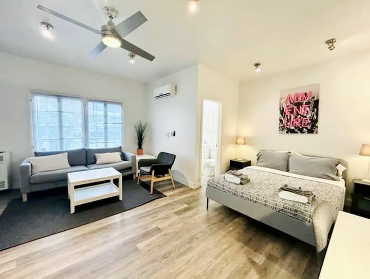 Beverly Hills Studio By Just Bring Your Toothbrush - Beverly Hills, CA