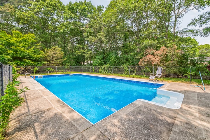 Hamptons Ranch With Pool - Quogue, NY