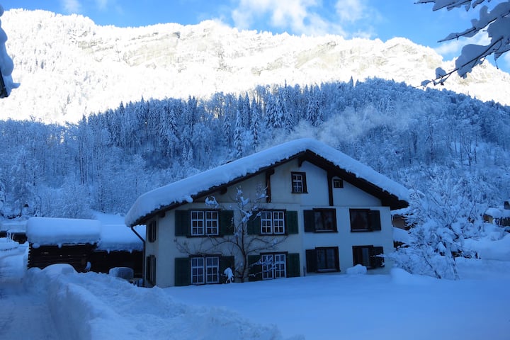 Ferien In 400-jährigem Glarnerhaus - Elm
