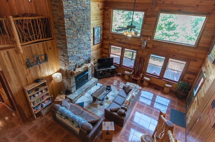 Smoky Mtn Cabin - Hot Tub, Pool Table, Wrap Around Deck, 2x Fire Pits, Starlink - Franklin, NC