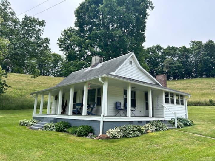 Escape To Your Cozy Mars Hill Cottage, Near Asheville - Blue Ridge Mountains