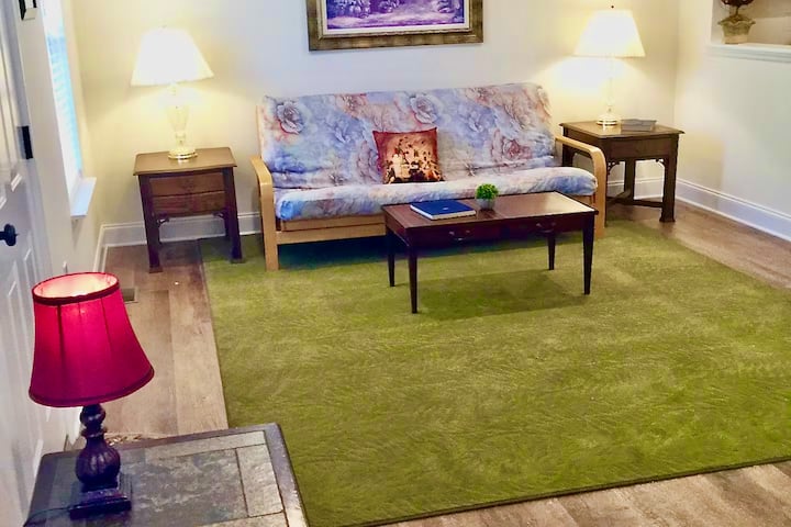 Cozy Retreat | King Bed & Kitchen Near Lee - Chickamauga Lake, TN