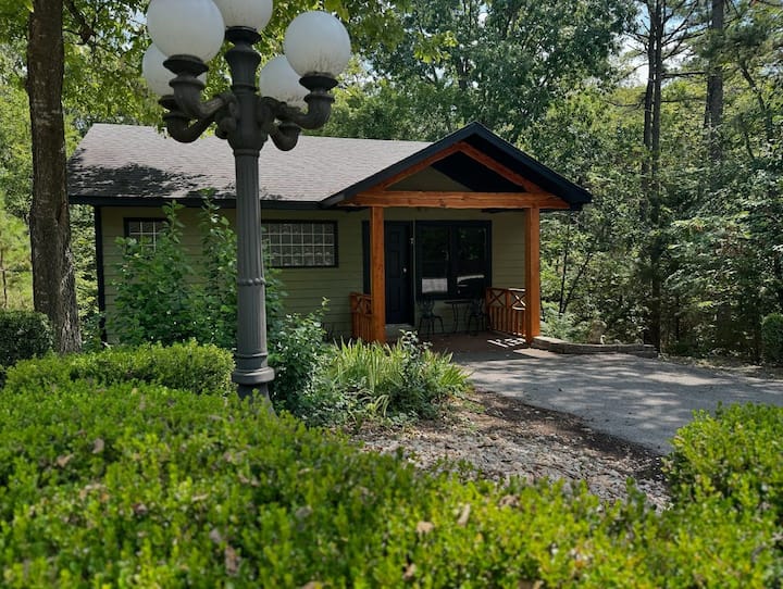 Honeymoon Cabin - Eureka Springs, AR