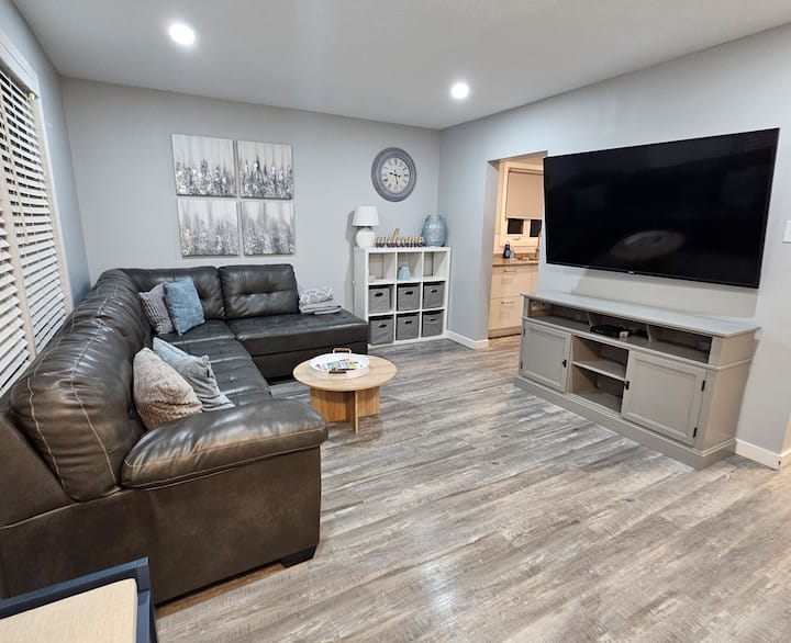 Wildwood Residence; Whole House & Fenced Backyard - Saskatoon