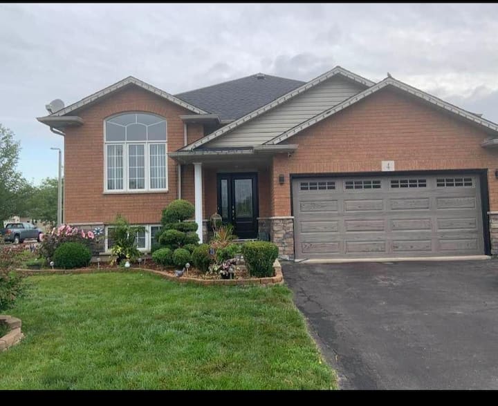 Four Seasons Hospitality Home - Welland