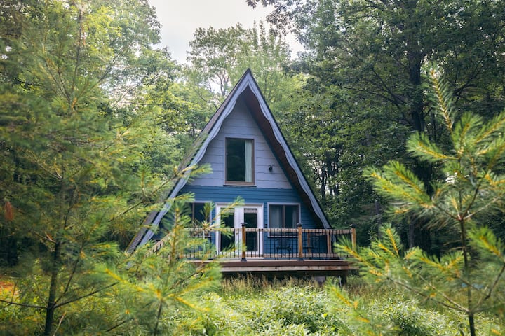 The Blue Jay Aframe - Adirondack Mountains