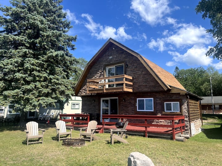 Charming Waterfront Cottage On Mullett Lake - Burt Lake, MI