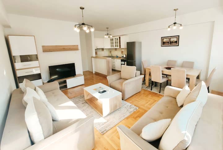 Bourbon Apartment Next To The Main Bus Station - Skopje