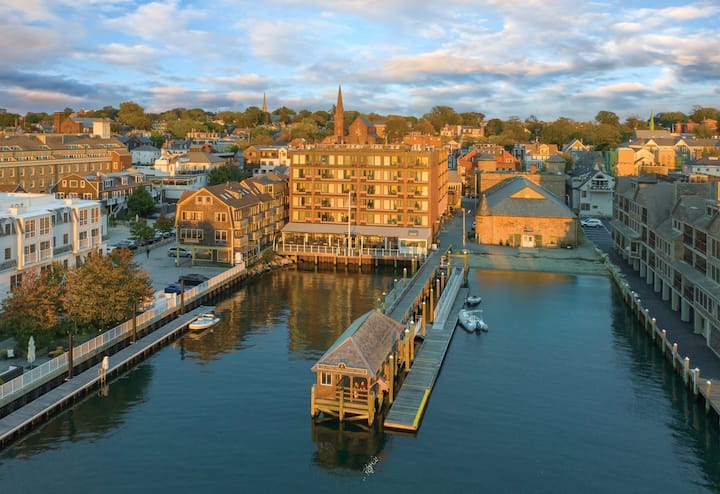 Wyndham Inn On The Harbor-harbor View Suite - Newport, RI
