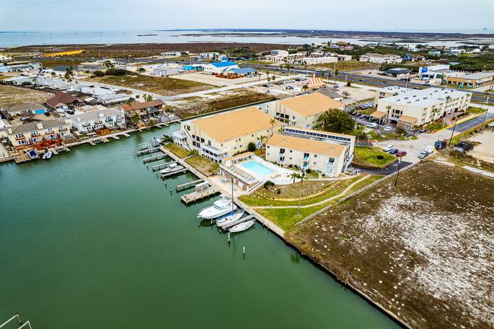 Cool Island Retreat Condo - Corpus Christi, TX