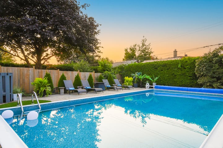 Charming 3br Ottawa Home With Private Pool - Ottawa