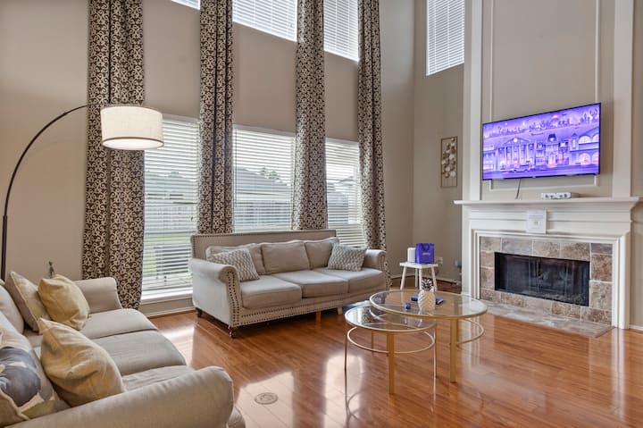 Spacious Retreat For Crews, Corporates & Families - Houston, TX