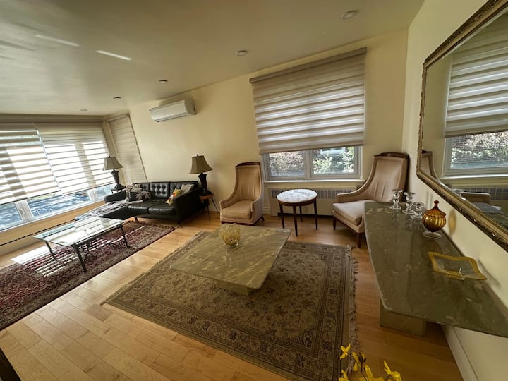 Charming Vintage Home Park View Family-ready - Montreal