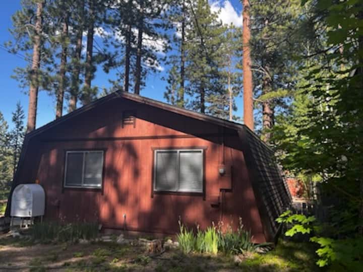 Cozy Tahoe Cabin Near Keys W/ Wifi & Ev Charging - South Lake Tahoe, CA