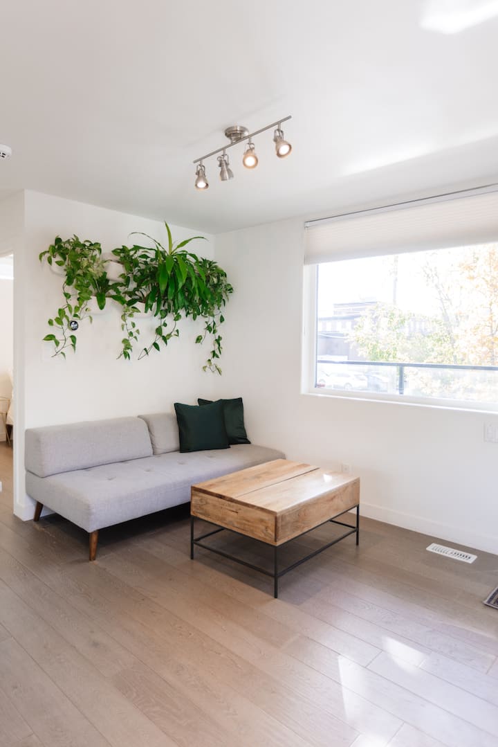 Modern Open Space Suite Close To Downtown - Canada