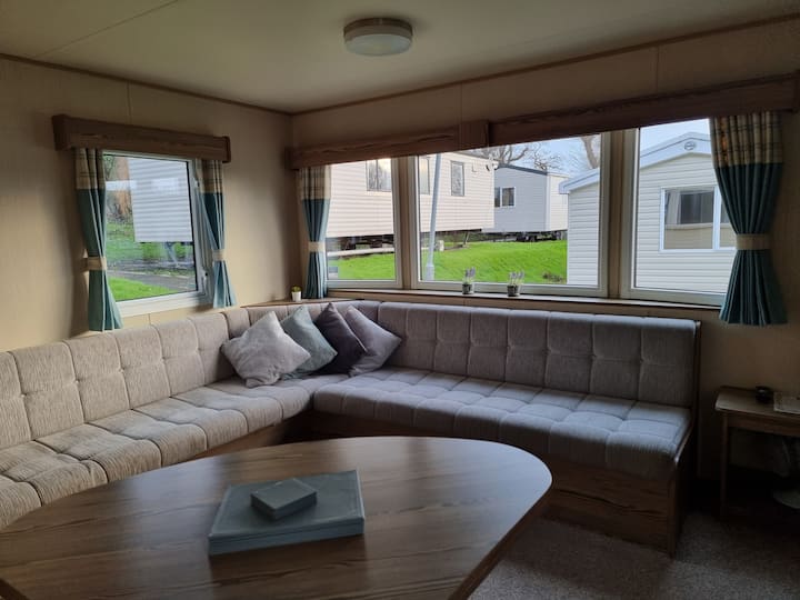 Spacious Caravan In Combe Haven Holiday Park - ヘースティングズ