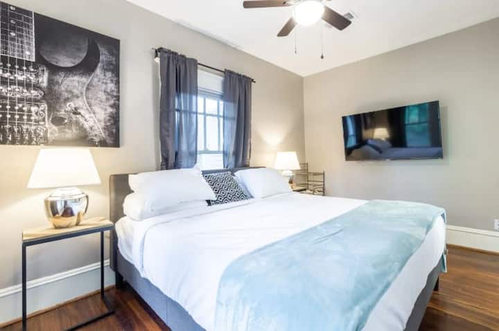 2br Classic Montrose Mansion | Downtown Medcenter! - Houston, TX
