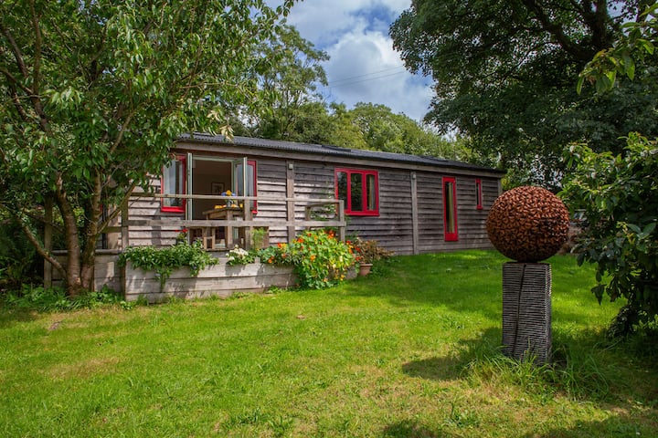 Beautiful Log Cabin Set In Tranquil Surroundings - Pembrokeshire