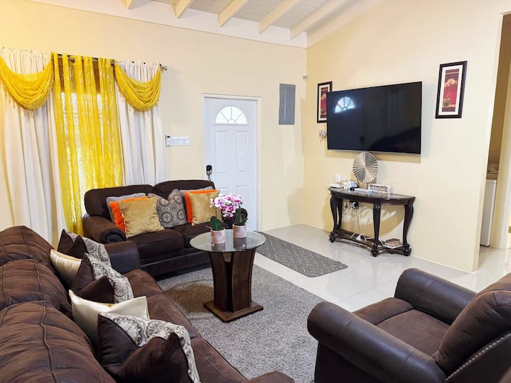 L&v's Paradise Vacation Home With Pool & Gym 2 - Jamaica