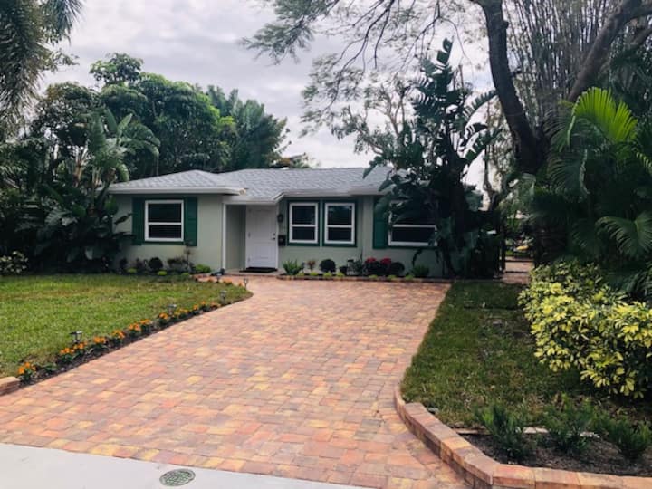 New England Cottage - 西棕櫚灘