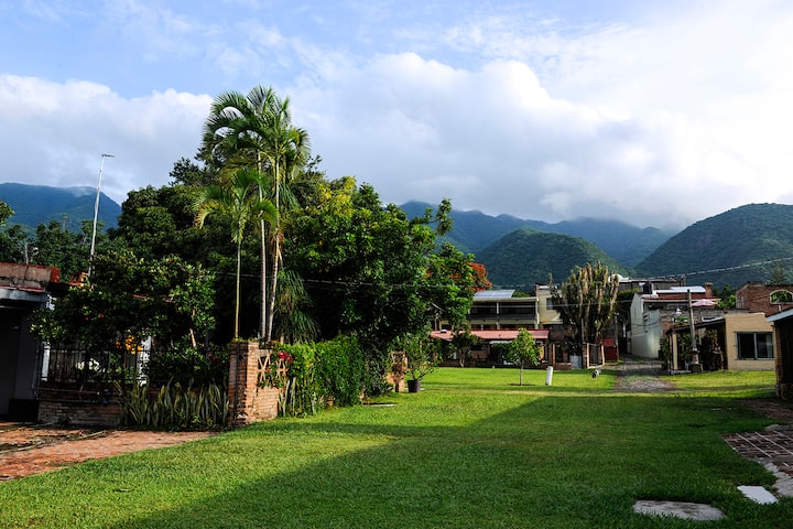 Lake Front Vintage Bungalow In Gated Community! - Ajijic