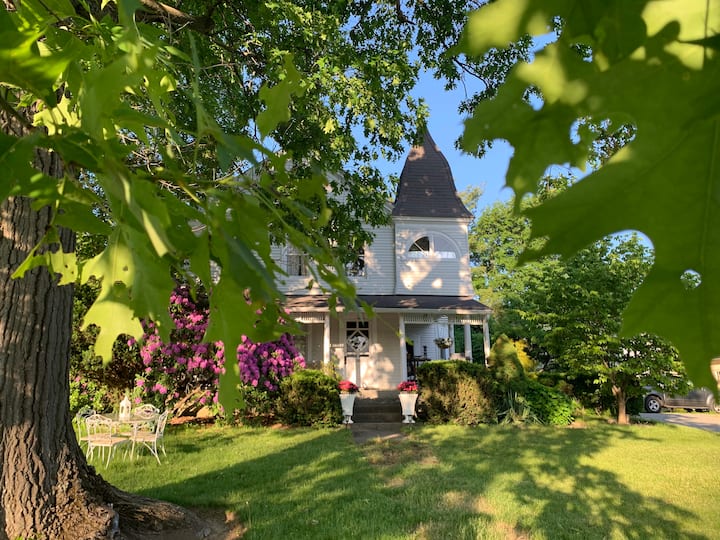 Millbrook Village - Merritt Suite - In The Village - Millbrook, NY