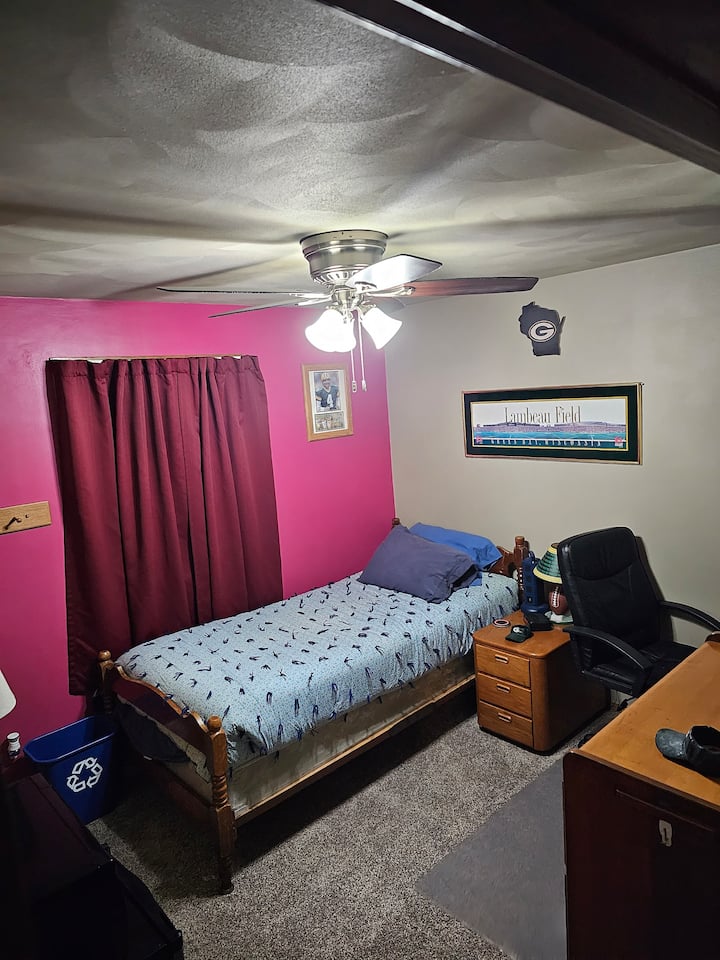 Single Xl Twin Bed In Private Room - Wisconsin