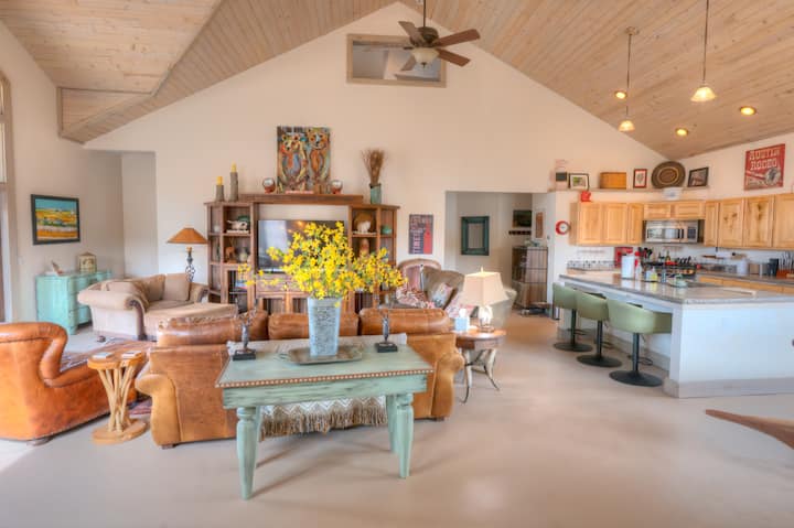 La Veta Home With Beautiful Views Permit # 24-104 - Lathrop State Park, Walsenburg