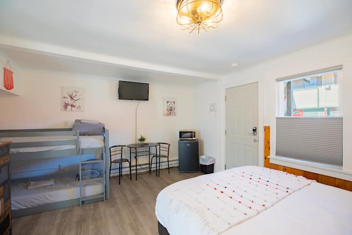 Whimsical Suite #3 / Downtown At 'The Wanderlust' / 1 Queen, 1 Twin Bunk - Leavenworth, WA