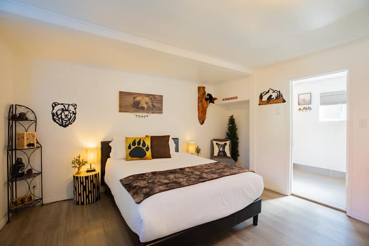 Bear Suite #2 In Downtown At 'The Wanderlust' / 1 Queen - Leavenworth, WA