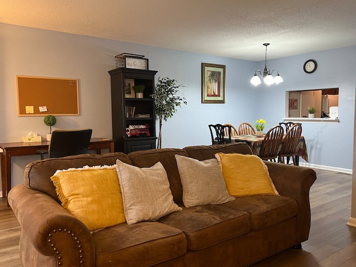 Awesome King Bed Town Home Near Everything - Chapel Hill, NC
