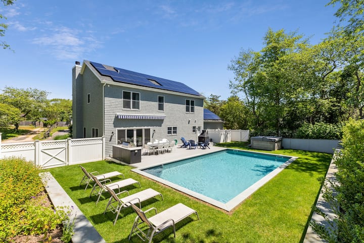 New Home Montauk Retreat- Pool, Hot Tub, Game Room - Perfect For Large Family - Montauk, NY