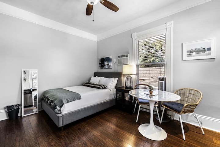 Renovated Bright & Beautiful Private Room Unit #2 - Palo Alto, CA