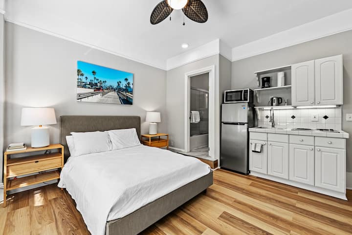 Newly Renovated Studio W/ Bathroom Unit #4 - Palo Alto, CA