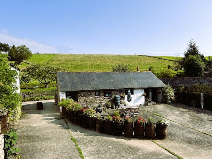 Beautiful Barn Conversion With Pool+hot Hub-linney - Cornwall