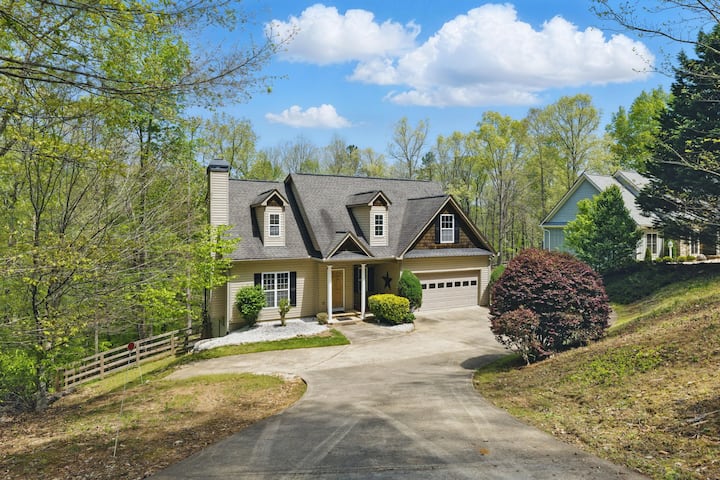 The Great Escape On Lake Lanier W/ Private Dock - Dawsonville, GA