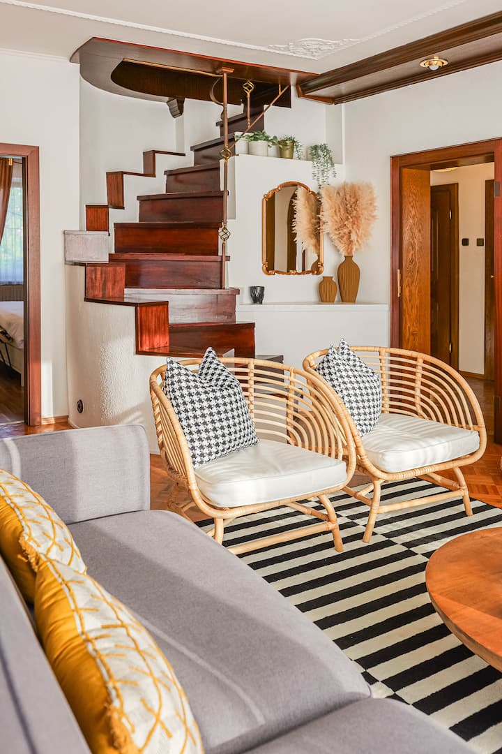 Spacious Suburban Apartment With Free Parking - Wien