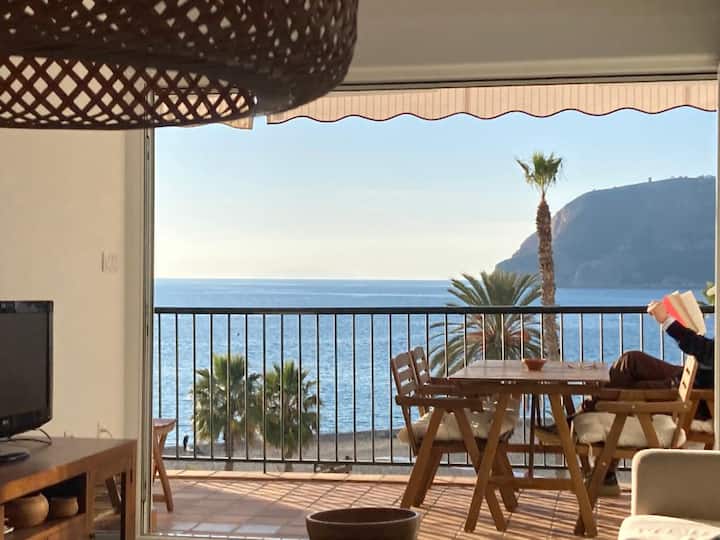 Primera Línea De Playa Con Piscina Y Mar Turquesa - Almuñécar