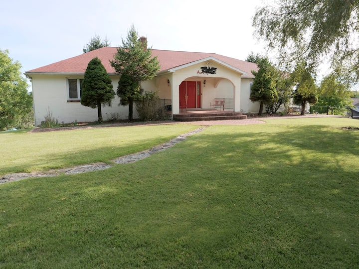 Atop The Beautiful World  On Hillcrest Drive ... - Lake Shawnee, WV