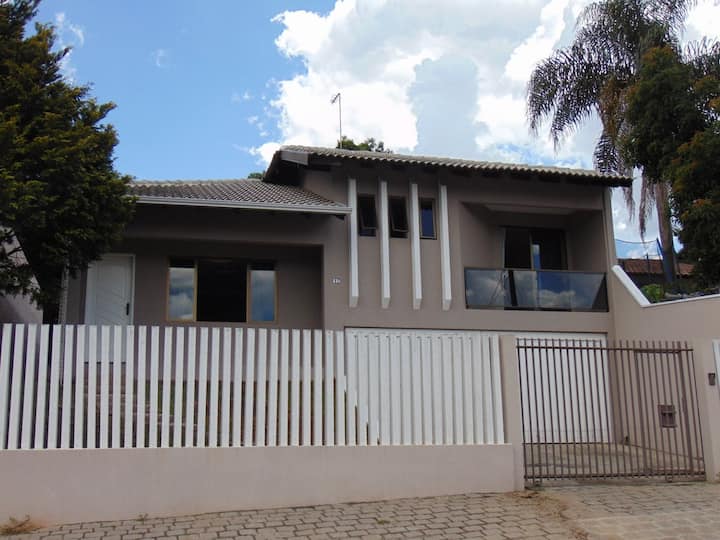 Casa Ampla 3 Dormitórios, Próximo Parque Barigui - Curitiba