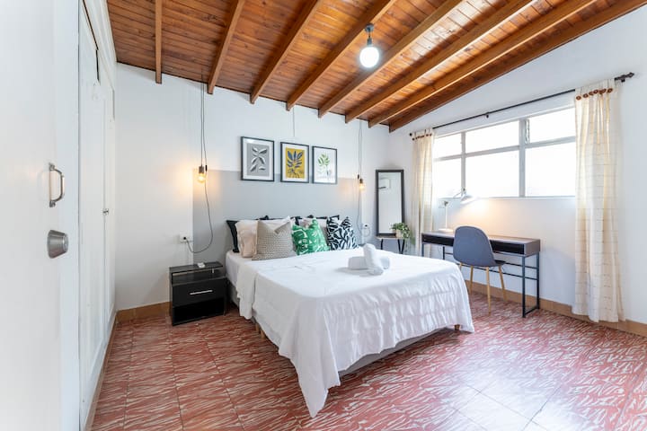 2br Apartment · Manila, Poblado · A/c · Fast Wifi - Medellín