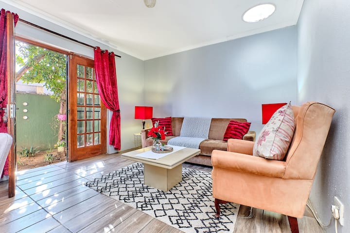 The Arnheim Hideaway- Garden Cottage 1 In Lonehill - Sandton