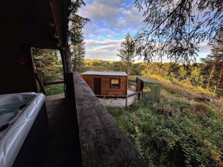 Jazz's Quirky Cabin With Hot Tub Sauna & Treehouse - Fishguard