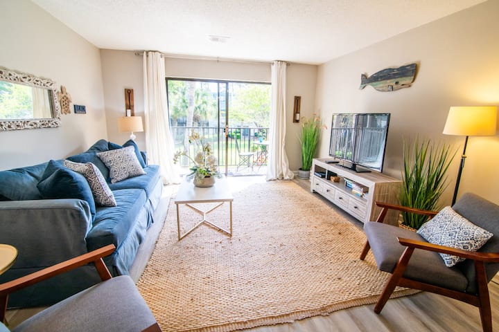 Beautiful Villa Steps Away From Beach And Coligny - Hilton Head Island, SC