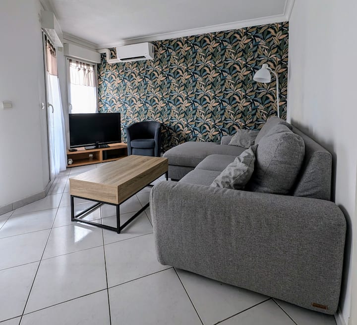 Grand 2p 45m², Clim, Parking Plage Et Commerces. - Antibes